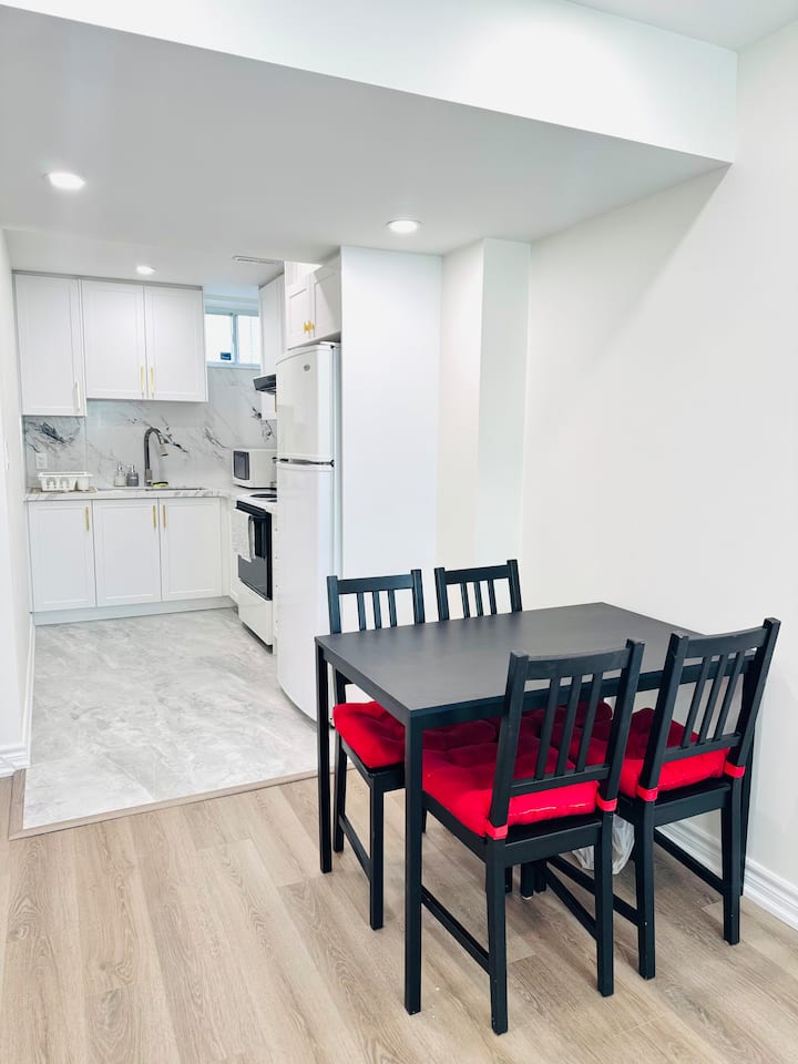 Rare Find!new Private Bedroom &Bath,15' To Airport - Toronto