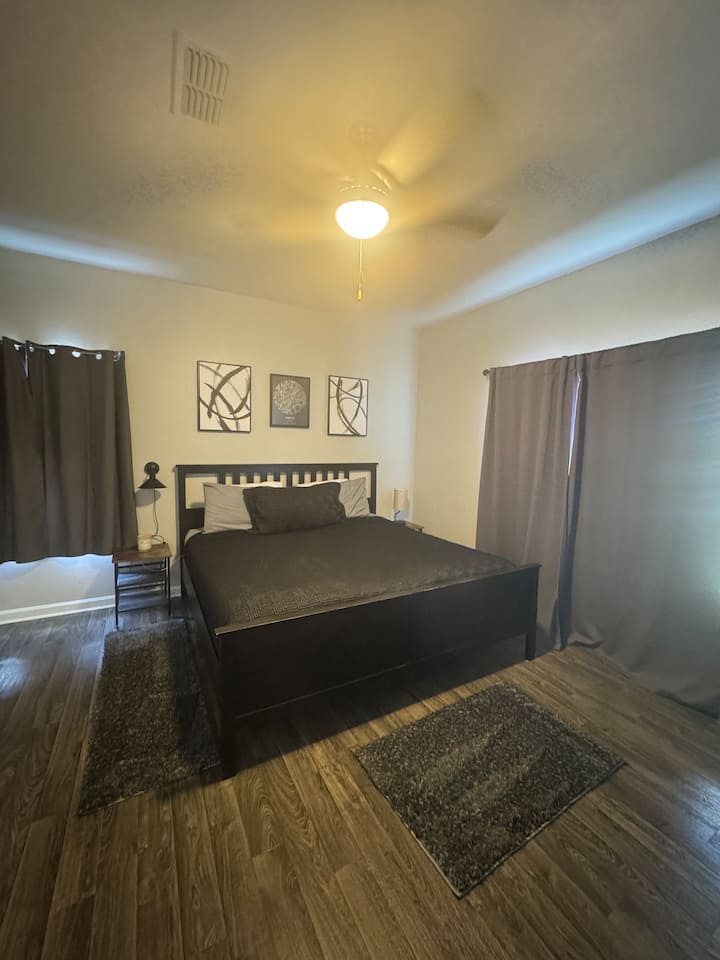 Cozy Room Near Universal Studios - Orlando, FL