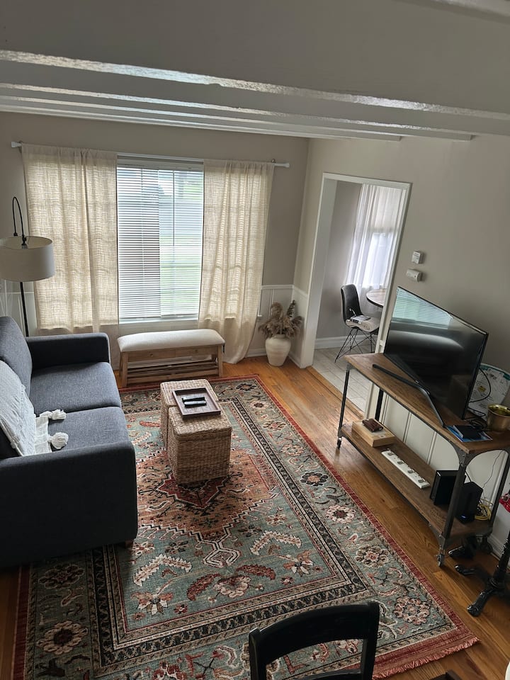 Charming 2 Story Townhome | Burbank - Burbank