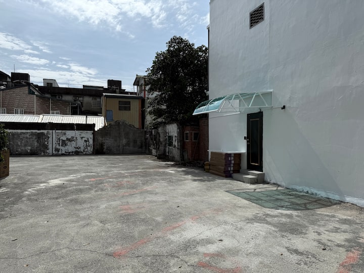 市中心間單小套房
提供一個簡單的住所
在市中心到哪都方便 - 台東市