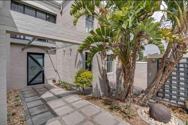 Pet Friendly Holiday Home - Hermanus