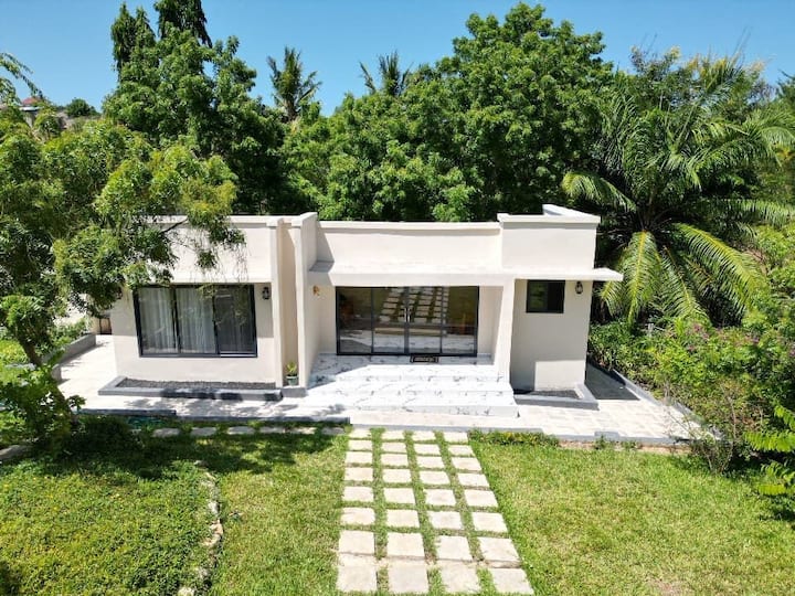 Malaika Villa Dar2: Pool, Garden & Cozy - Dar es Salaam