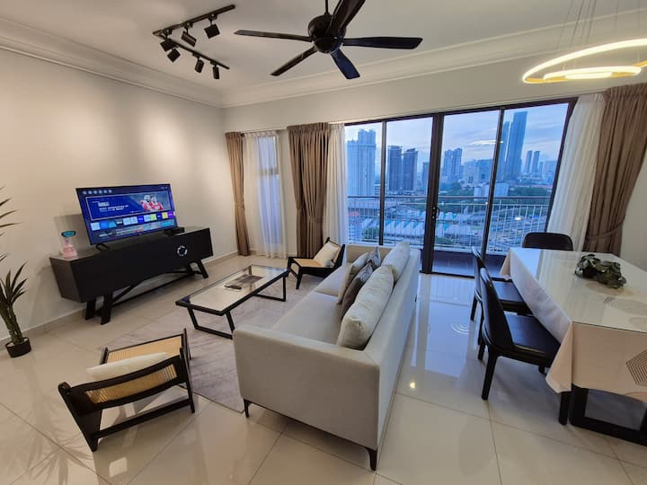 [Short Walk To Custom & City Sqaure] 3 Brs 8 Pax. - Johor Bahru