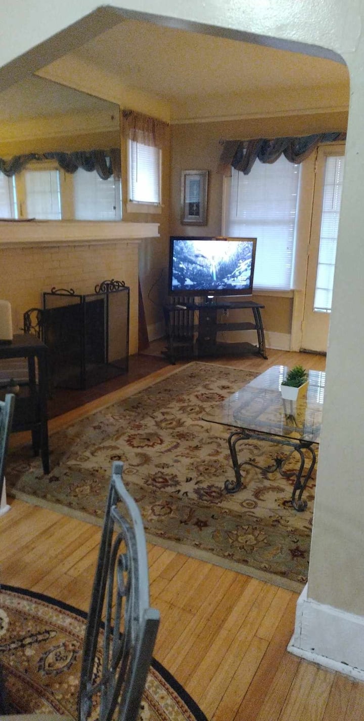 Fully Furnished Short Stay 1e 12min From Downtown - Detroit, MI