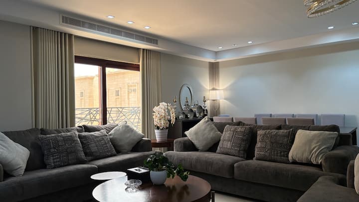 Spacious 3-bedroom Apartment Near Prophet's Mosque - Medina (Saudi Arabia)