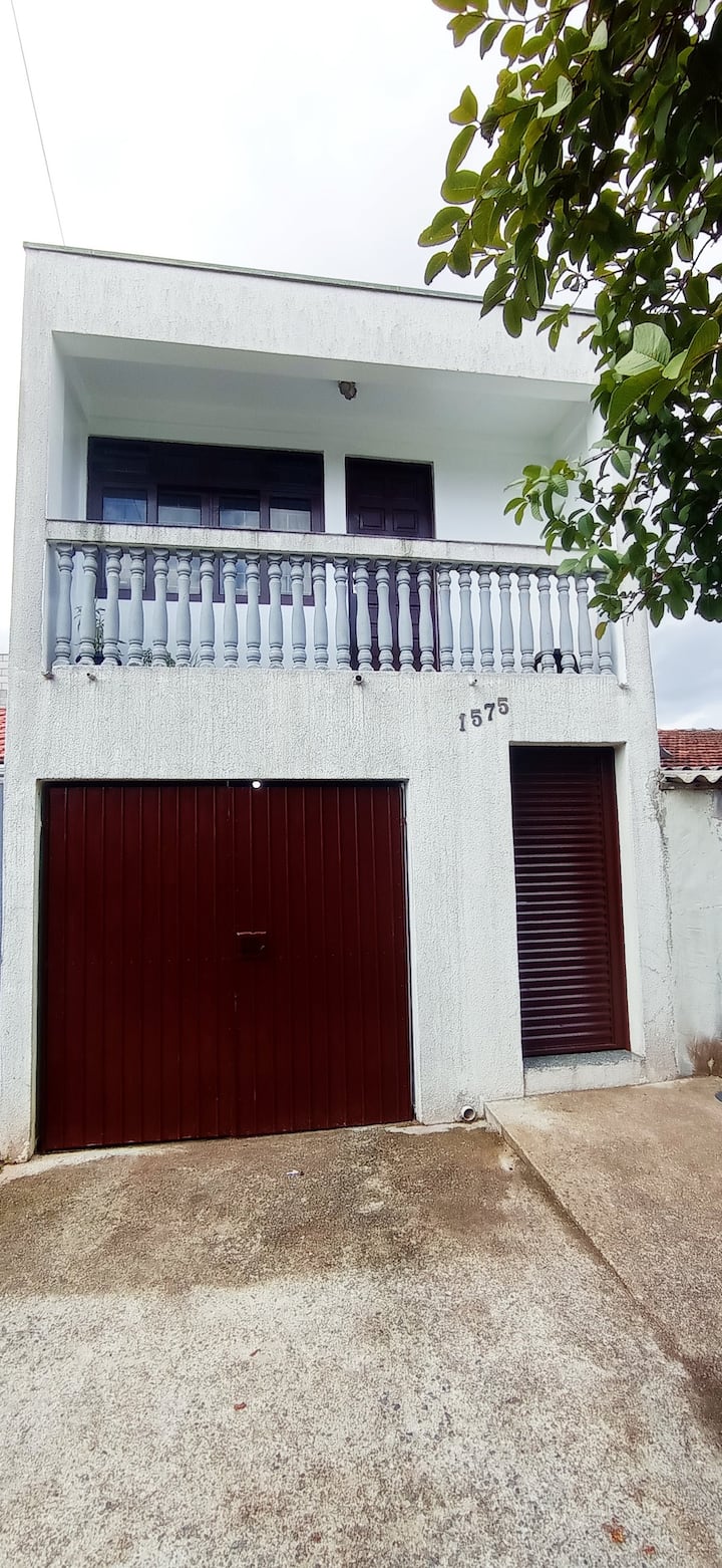 Quarto Em Apartamento Central Próximo Ao Aeroporto - São José dos Pinhais