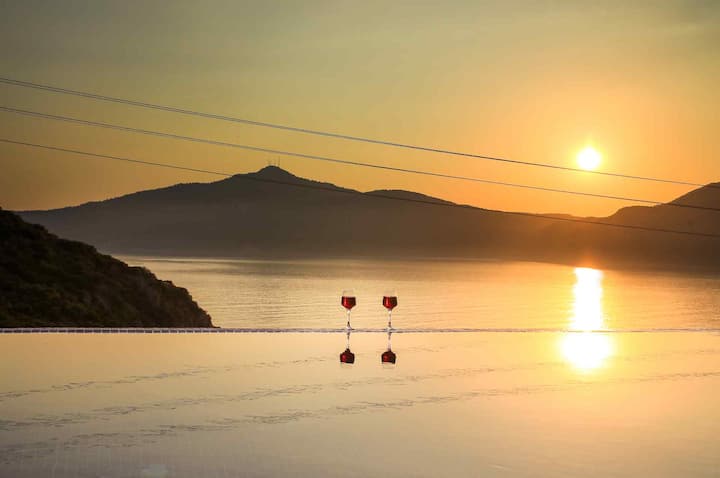 Denize Yakın Villa Rainbow - Kalkan