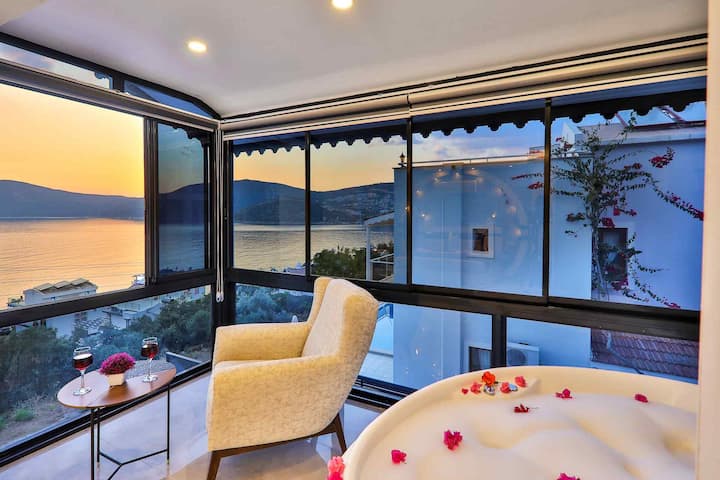 Denize Yakın Villa Rainbow - Kalkan