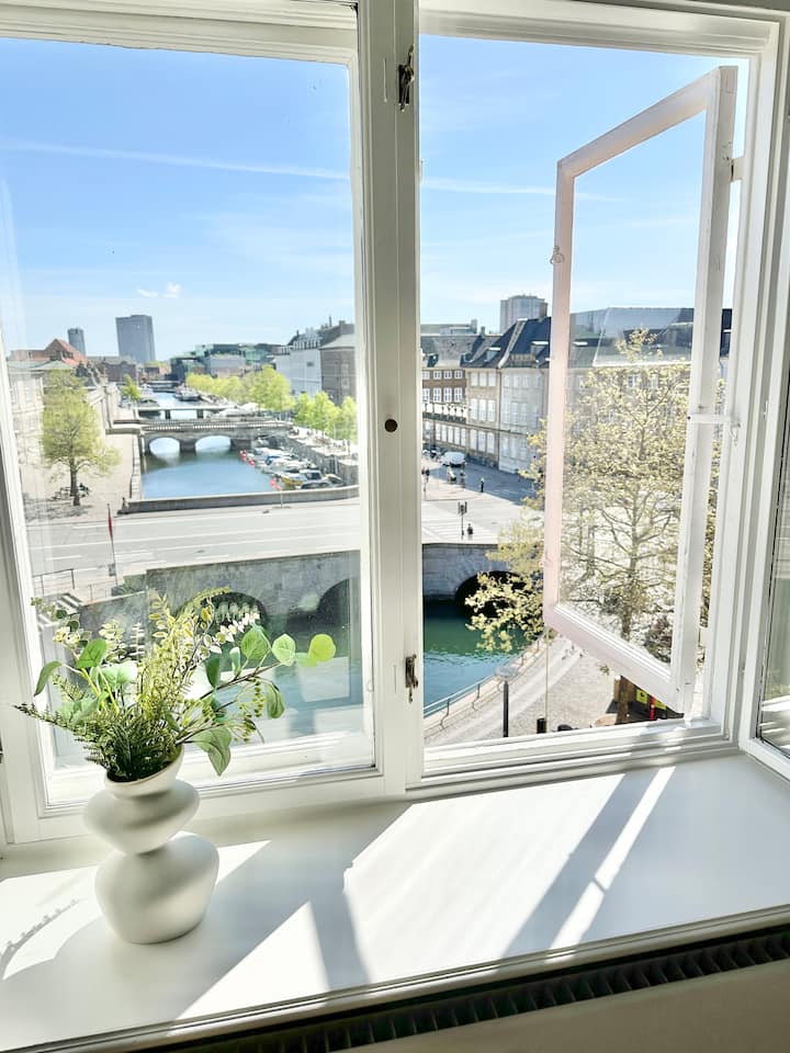 Deluxe 4 Bedrooms 180 M2 Canal View Prime Location - Copenhagen