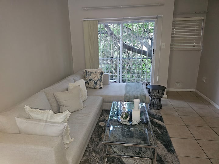 Jay Apartment In Bonnie Doone/nahoon - East London