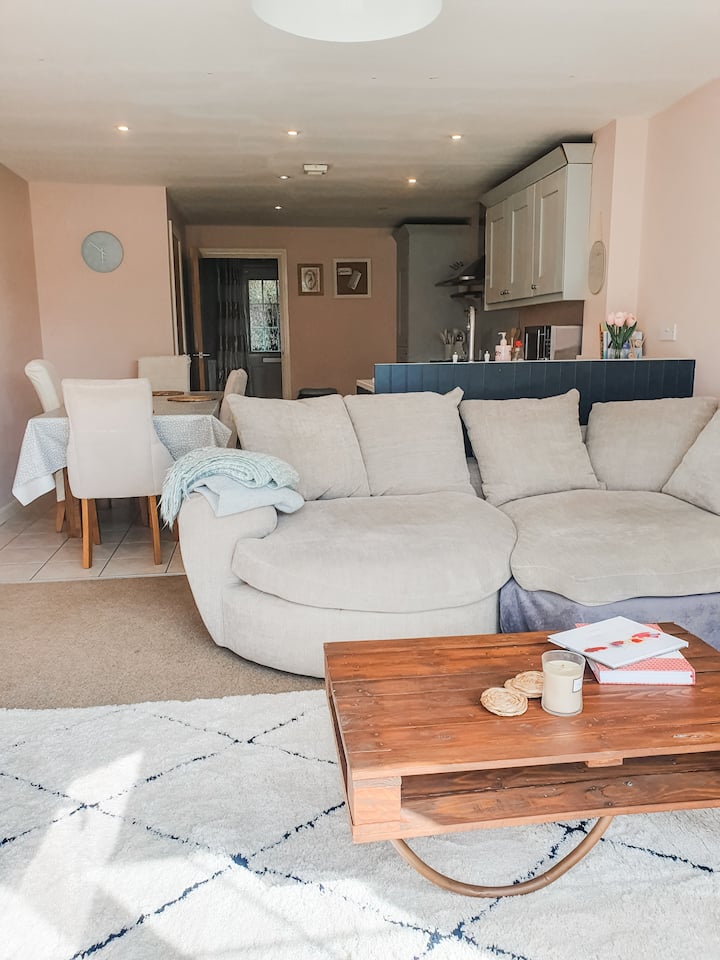 Beautiful 3 Bed Home Cheshire - Staffordshire
