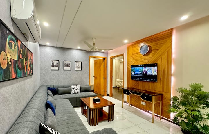 Lux Haven - 2 Bedrooms Apartment Luxe Suite - Lahore
