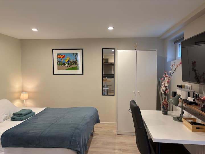 Private Studio Near Train Station & Sonian Forest - Waterloo