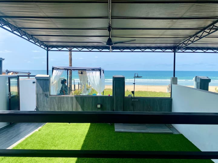 Frontrow Beachfront 3 Bedroom Villa:private Garden - The Gambia