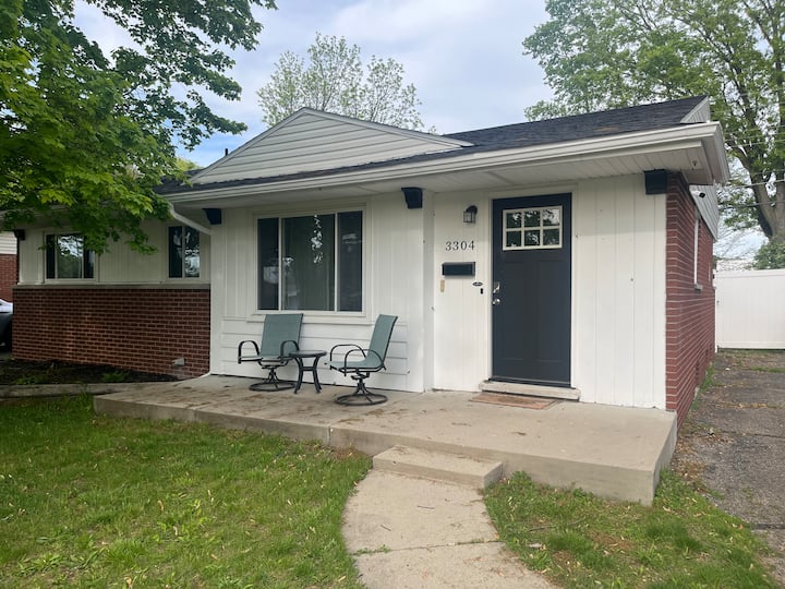 Kettering Charmer Near Rec Center - Beavercreek, OH