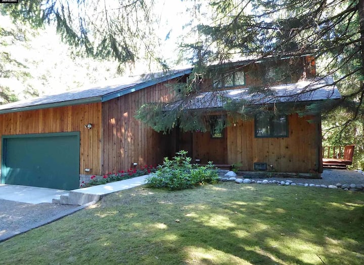 Blue Bear Retreat - Juneau