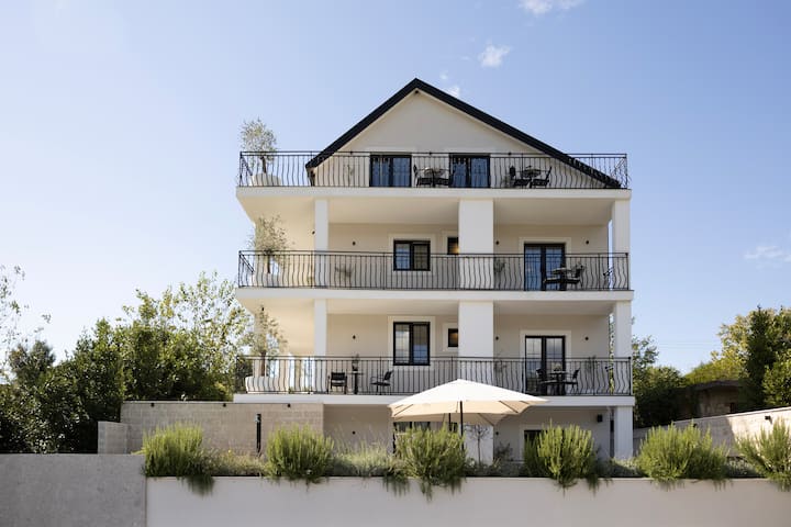 Charming Villa With Heated Pool In Tivat - Montenegró