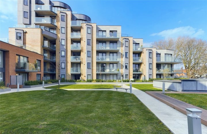 Modern Riverside Flat In Central Reading - Reading
