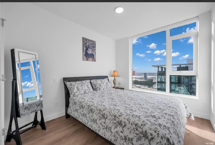 Brand New 1b+1b Condo/high-rise - Burnaby