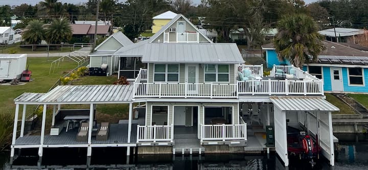 Ultimate Dock House - Okeechobee, FL