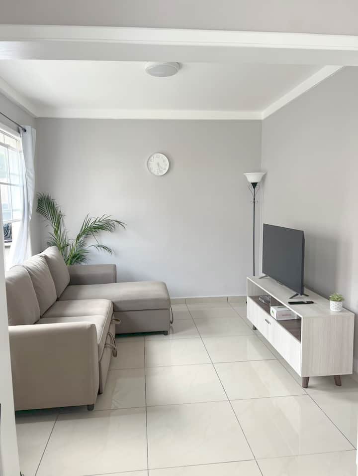 Privado De Primer Nivel, Escalón–2h/2.5b+sofá Cama - San Salvador