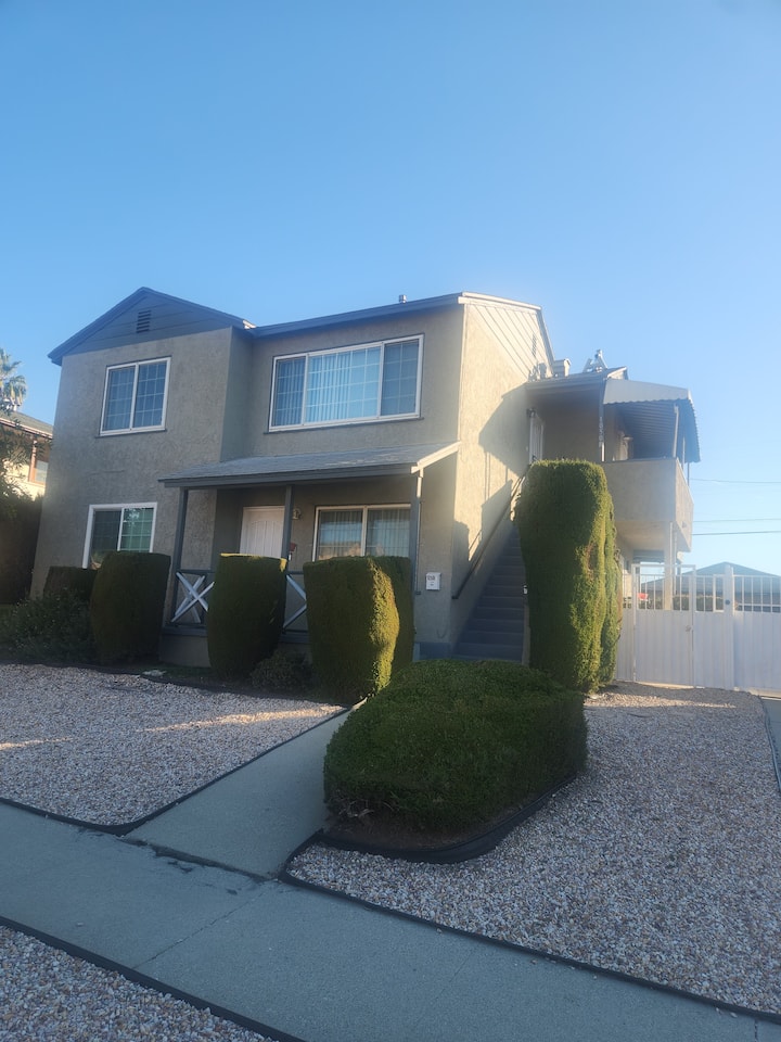 Haas. Perfect For Layover. - Compton, CA