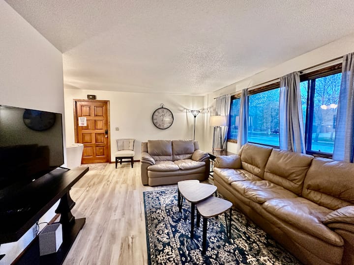 The Brickstone Stay With Garage - Bismarck, ND