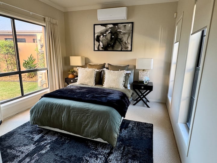 Gold Coast- Lakeview Room Benowa - Gold Coast