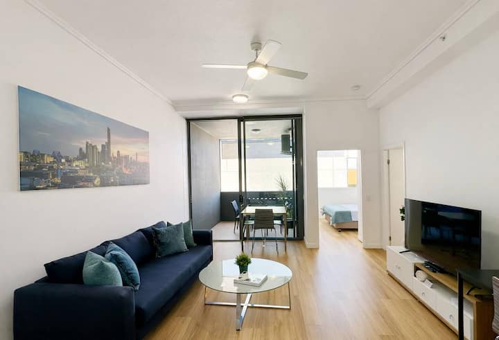 Spacious James St Apt • Pool • Parking • Balcony - Brisbane