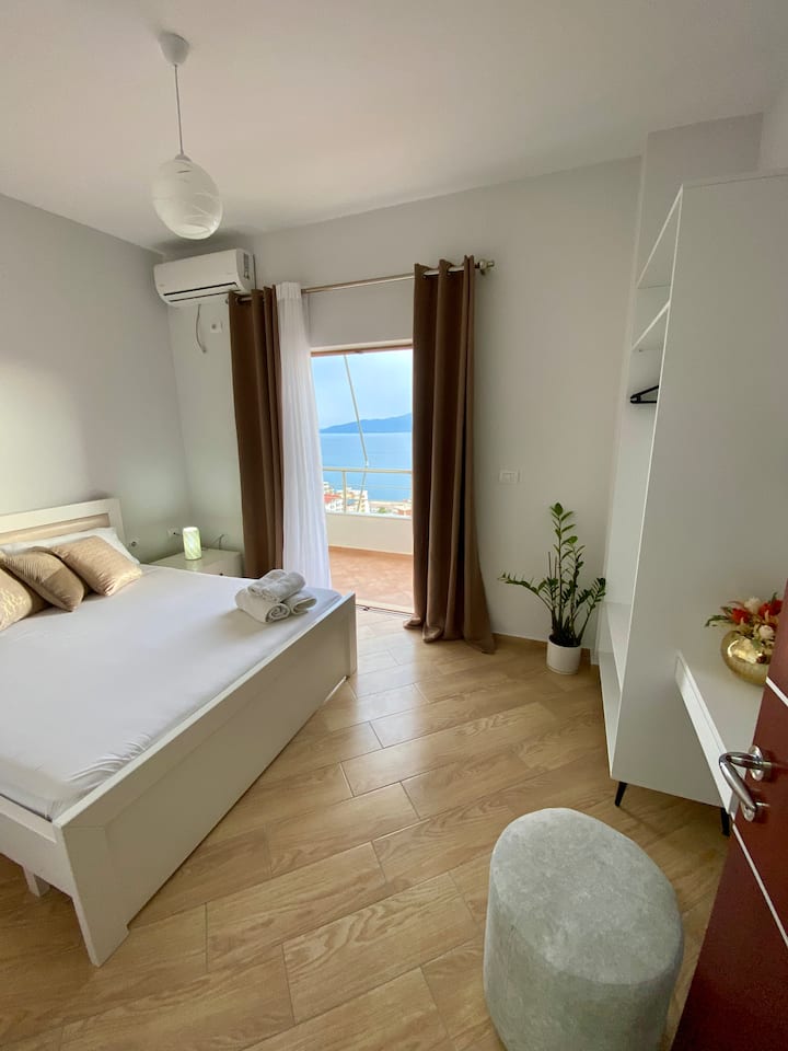 Bruna's Sea View Spacious Apartment - Sarandë