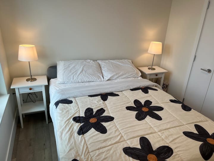New 1 Bed Apt In Heart Of Surrey - Surrey, BC