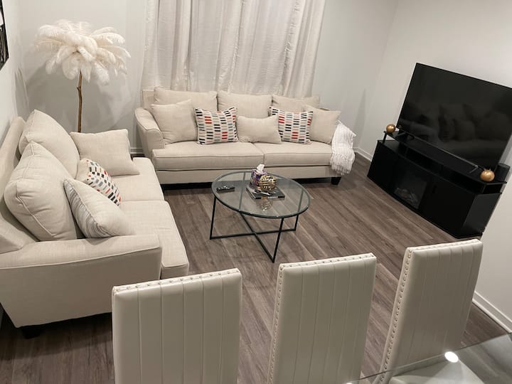 Luxurious 3br/3.5ba Townhouse In Covina - Azusa, CA