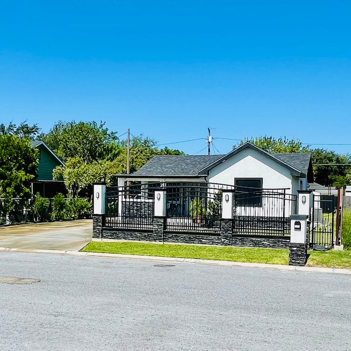 Casita Monte Cristo Space-4 Cars W/ Automatic Gate - Edinburg, TX