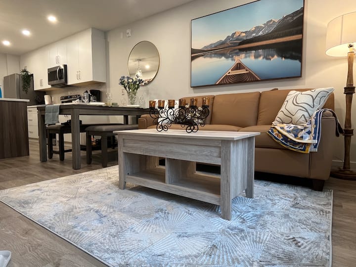 Beautiful Townhouse Banff Gate/ac/hot Tub/parking - Canmore