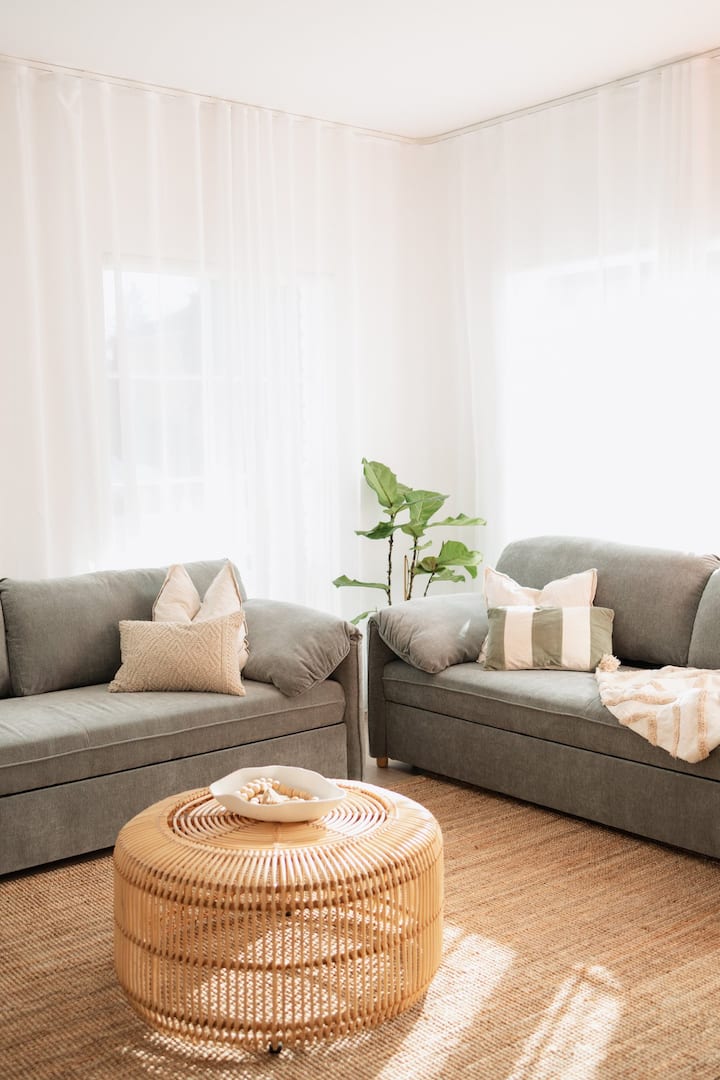 Sōl & Sand 
Boutique Beach House - - Glenelg