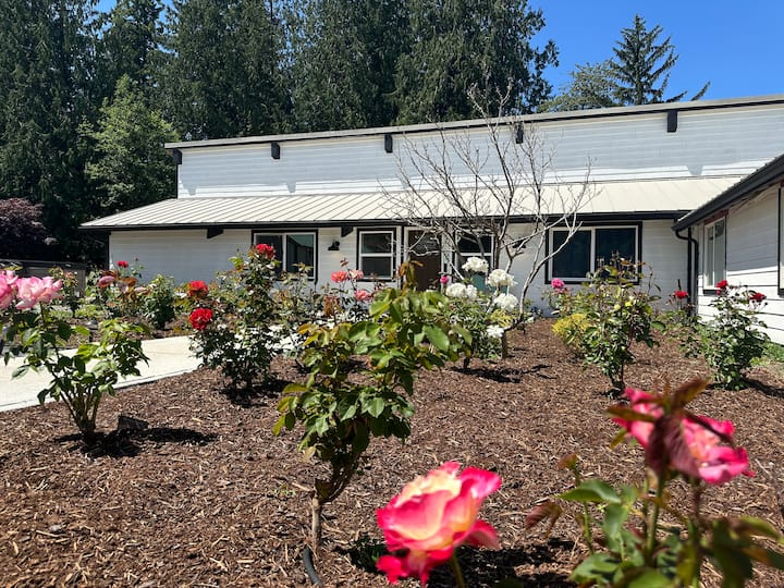 Beautiful 9 Bedroom Homestead, Event Barn, Orchard - Washington