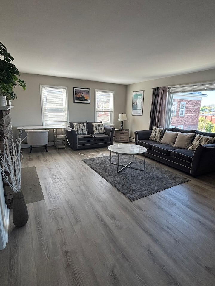 Cozy 2 Bed Condo In Heart Of Fed Hill W/ Parking - Providence, RI