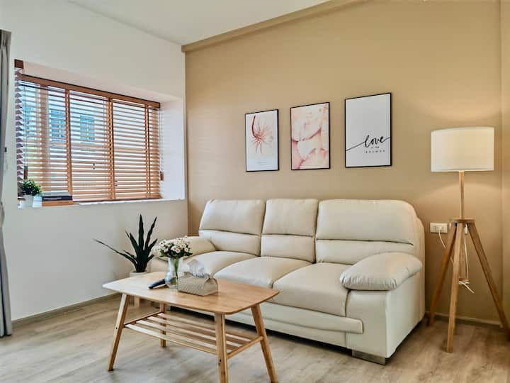 Nirin: Cozy 2 Bedrooms Townhome Near Megabangna - Bangkok