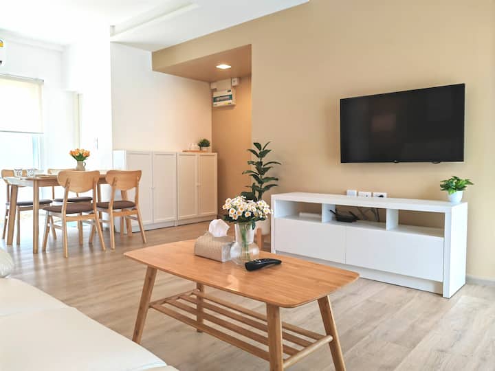 Nirin :Cozy Townhome Near Megabangna 1000/100 Wifi - Bangkok