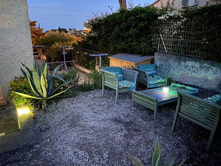Charmant T2, En Bas De Maison - La Ciotat