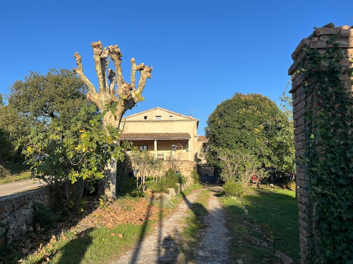 Komplettes Landhaus Im Ruhigen Dorf Auzon - Gard