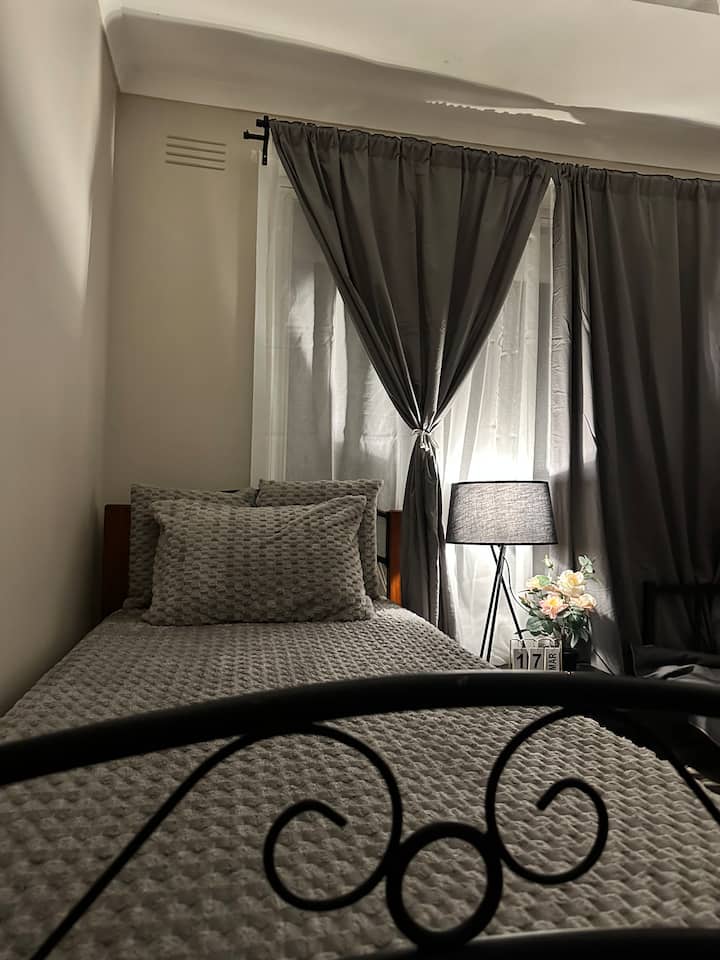Nariel Room 2 - St Albans, Australia
