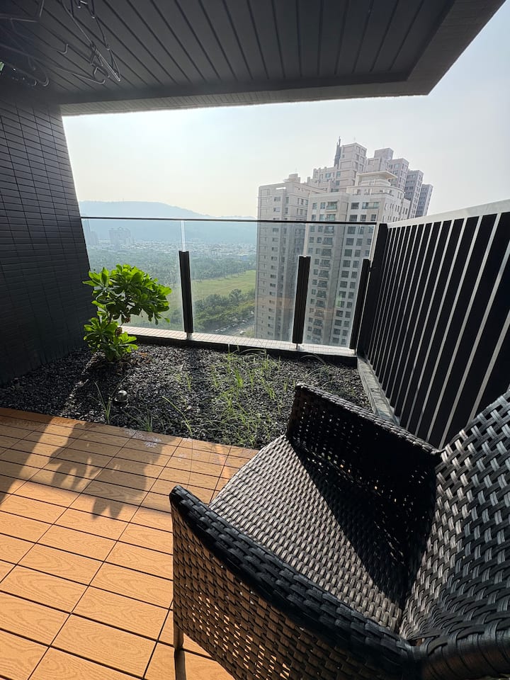 美術館輕奢宅｜景觀陽台｜寧靜高級公寓｜地利方便|博物館 - Kaohsiung City