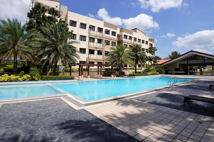 1 Bedroom Condo Free Pool Access - Dasmariñas