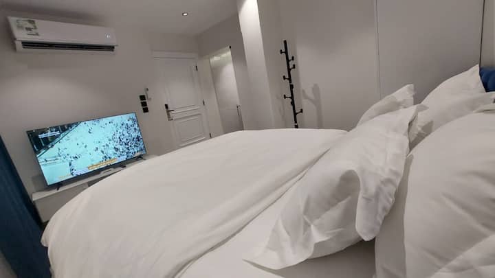 غرفة[104] وحمام بها جميع الخدمات - Madinah