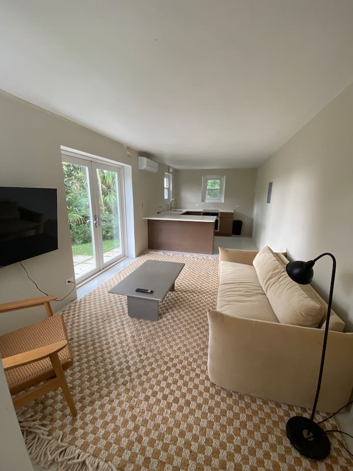 Recently Renovated One Bed Apartment - Bermuda