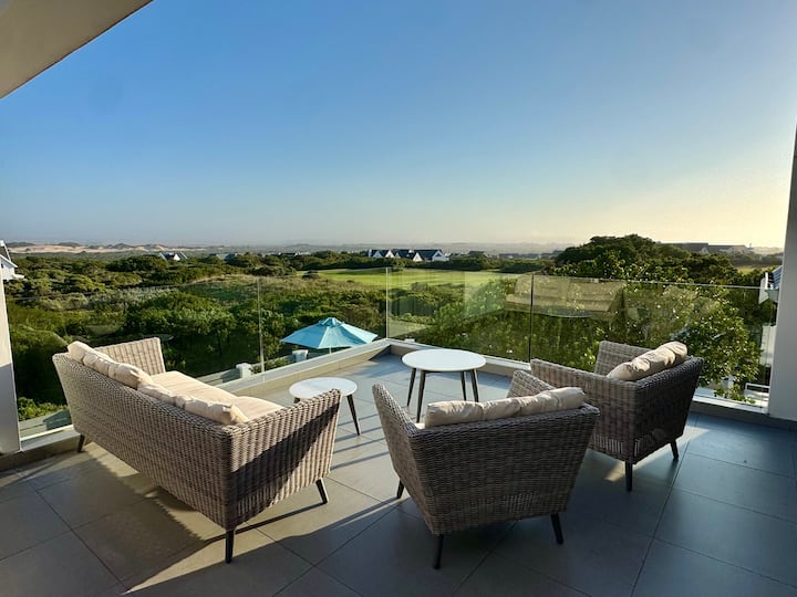 A Stylish Villa With A Mesmerising Elevated Vista - Oyster Bay