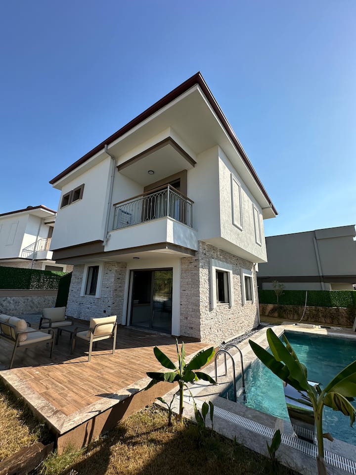 Müstakil Havuzlu Sıfır Villa - Davutlar