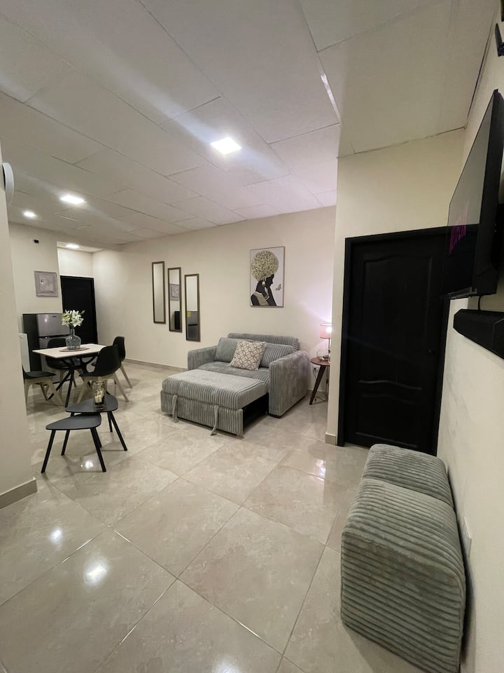 Elegante Y Seguro Dpto. Frente Al Consulado De Usa - Guayaquil