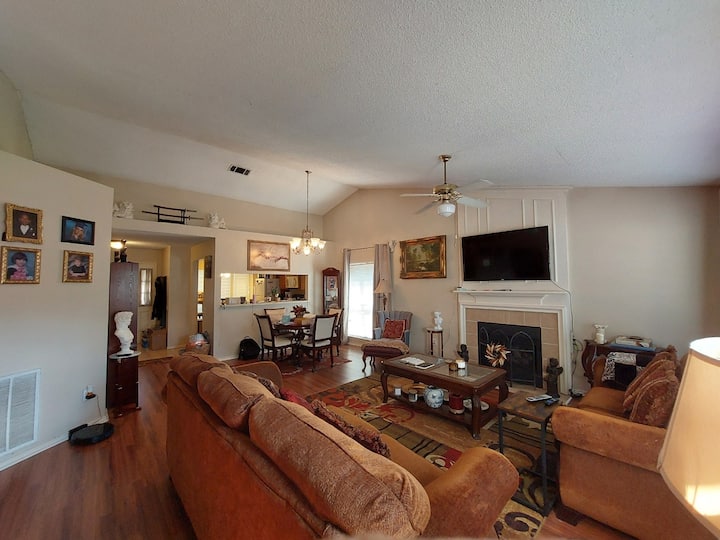 Comfy & Cozy Home In The Suburbs - Pflugerville